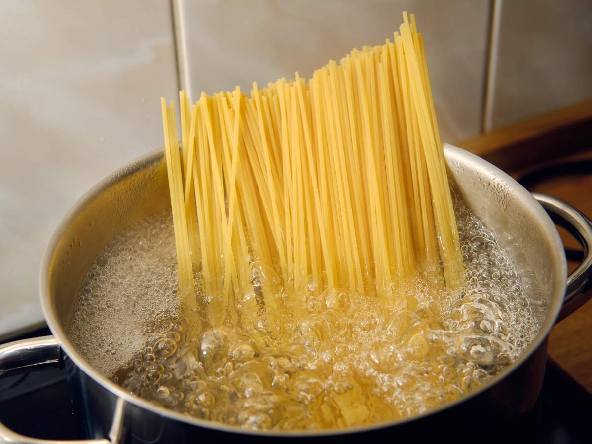 How to Cook Spaghetti Perfectly: Mushy Mess to Al Dente Delight