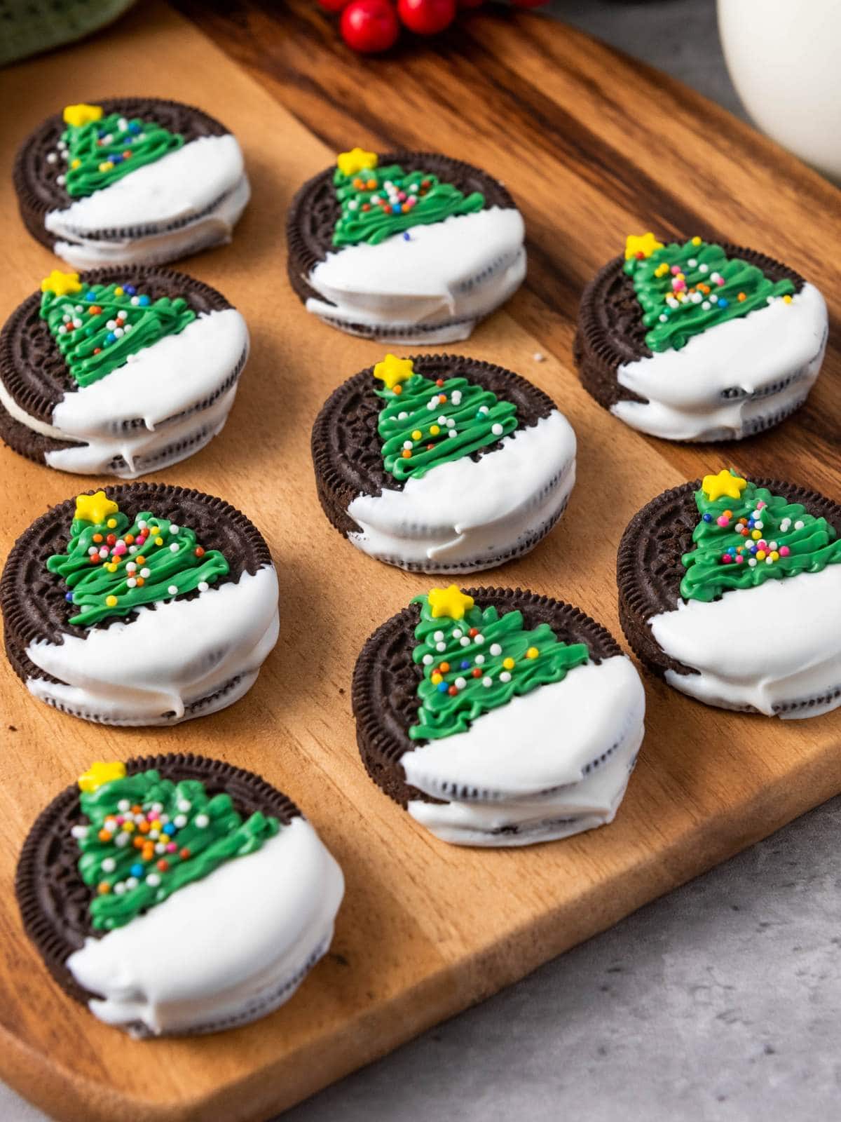 The Cutest Christmas Oreos