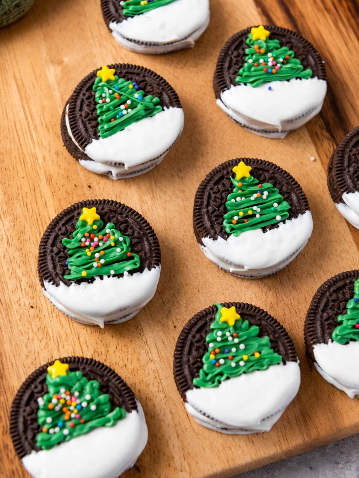 The Cutest Christmas Oreos