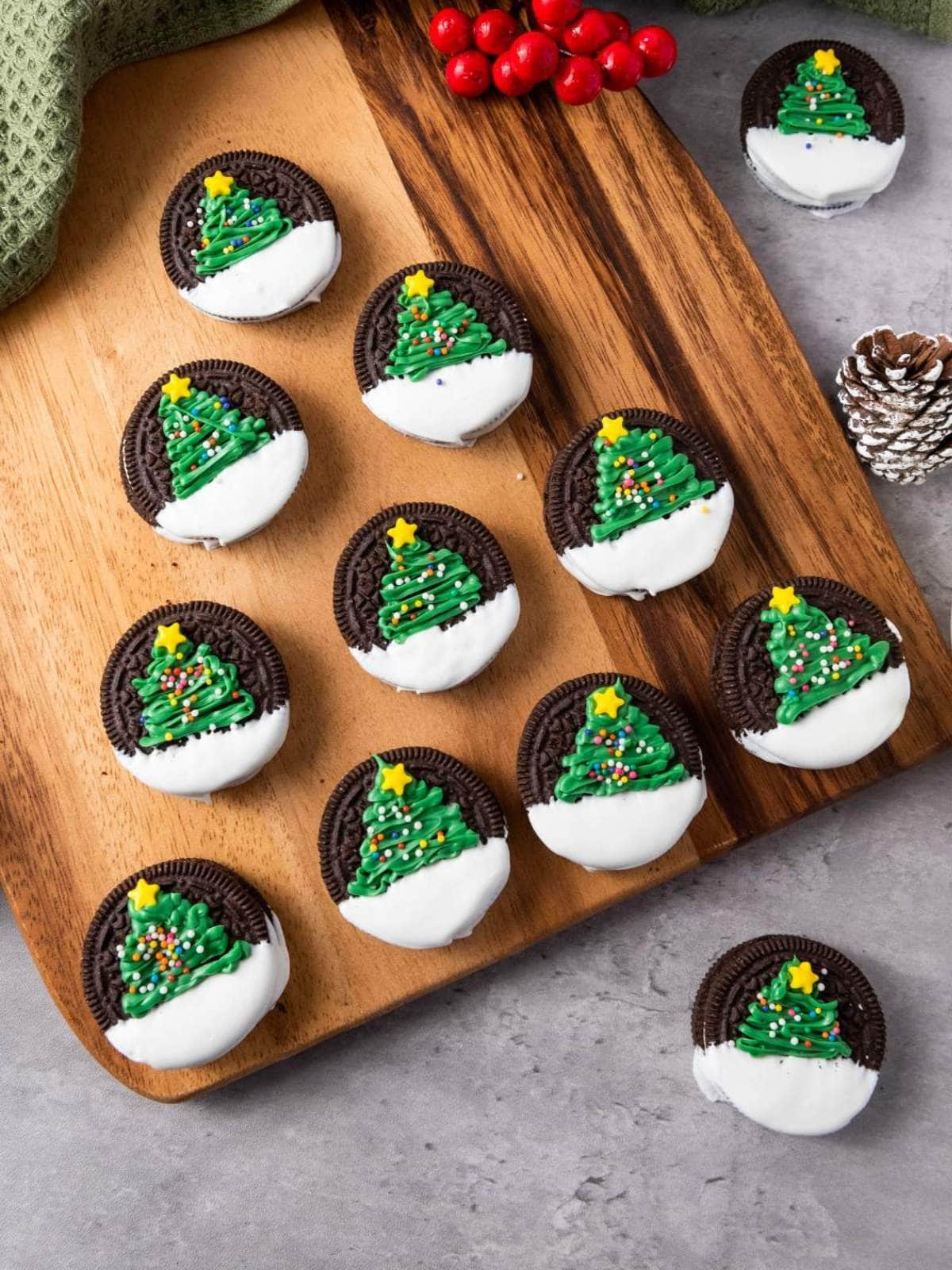 The Cutest Christmas Oreos