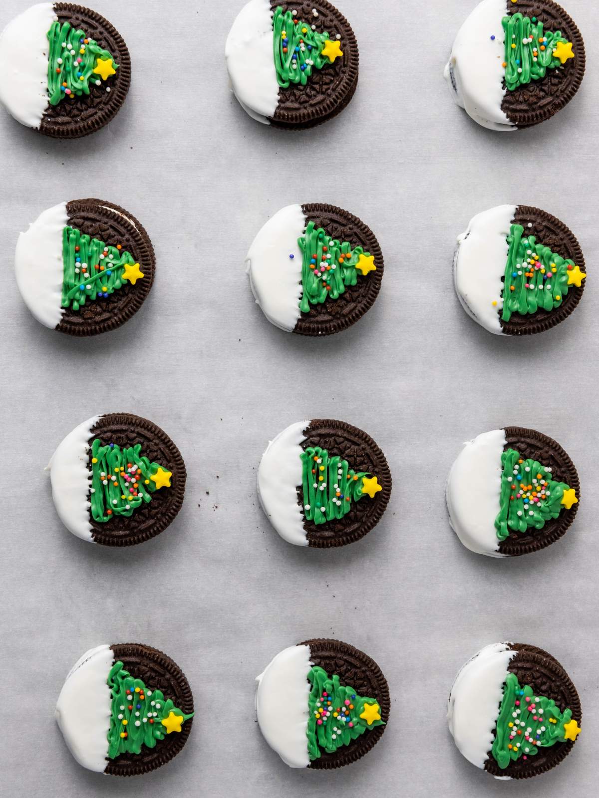 The Cutest Christmas Oreos