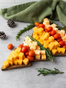 How To Make A Christmas Tree Cheese Platter