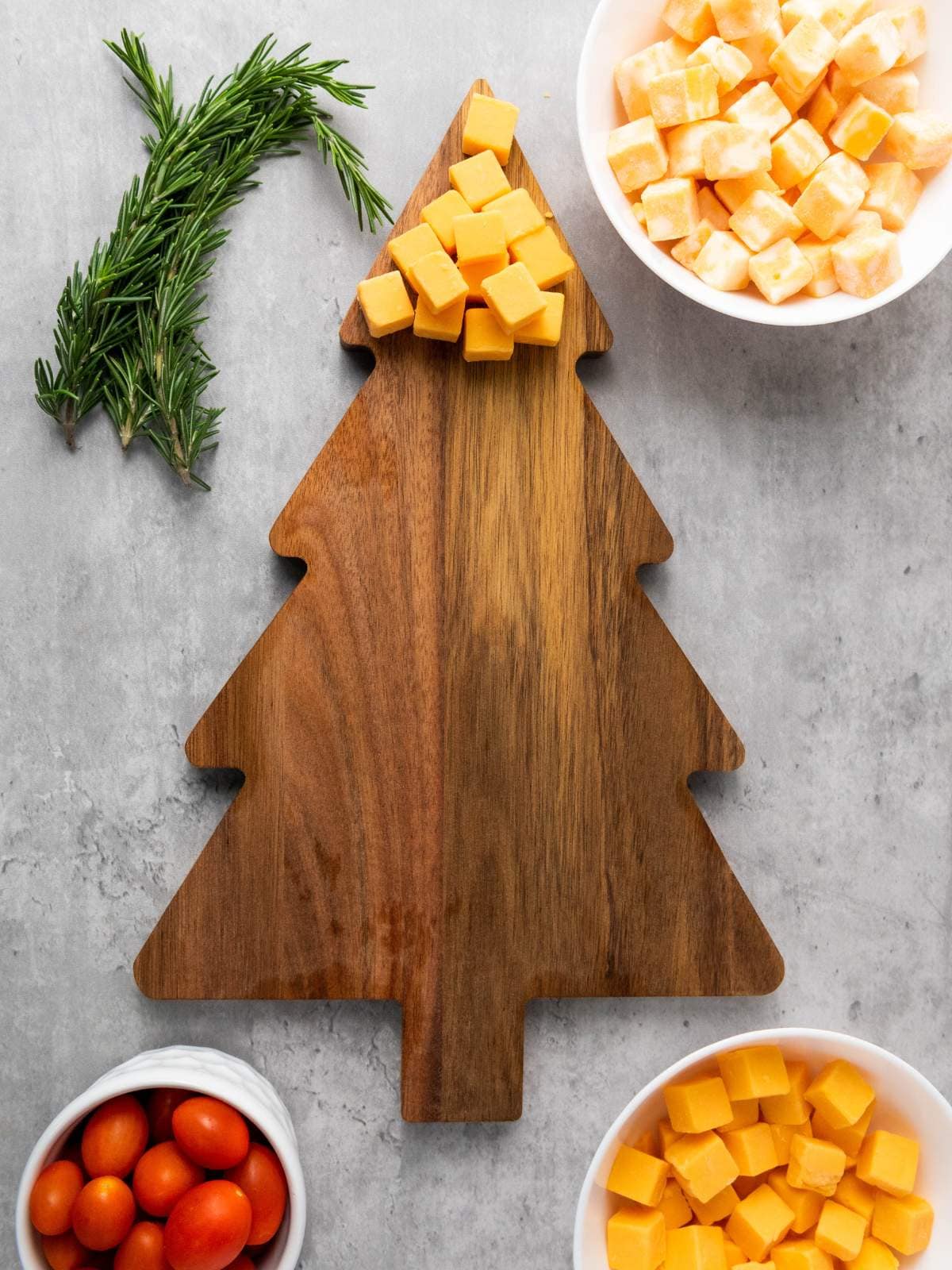 How To Make A Christmas Tree Cheese Platter