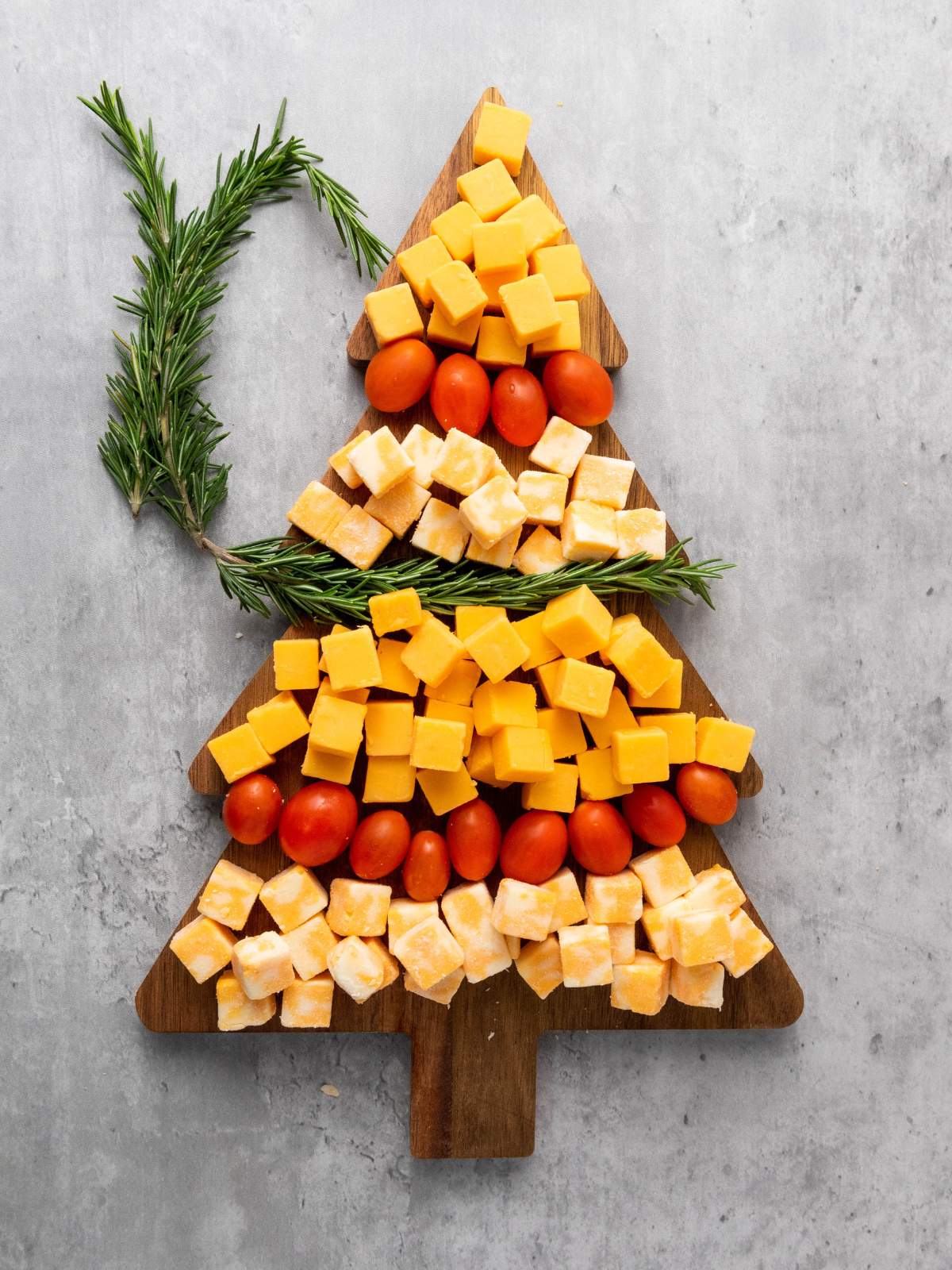 How To Make A Christmas Tree Cheese Platter