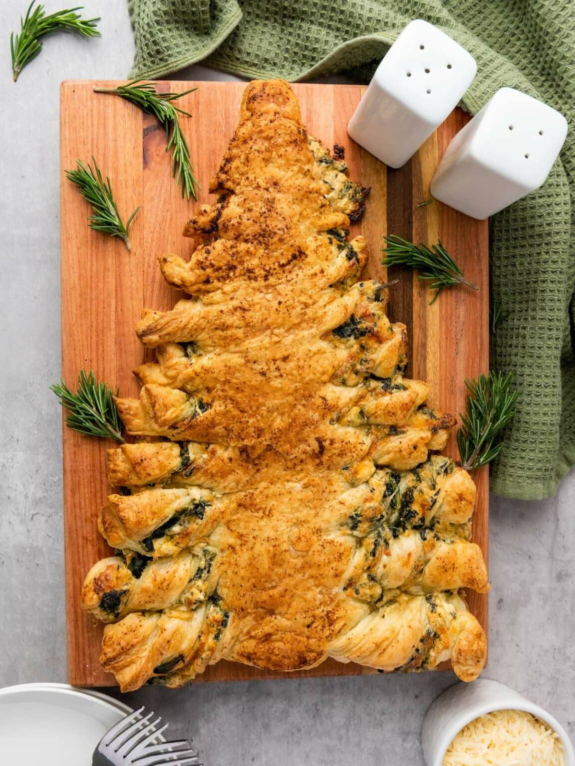Cheesy Puff Pastry Christmas Tree Appetizer